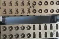 China Semi Automatic Pectin Bear Lollipop Making Machine for Pineapple Candy Production Line for sale