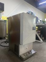 China Fully Automatic Countertop Cube Shape Ice Maker Machine Featuring Frascold Compressor for sale