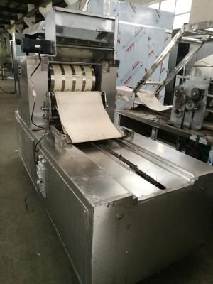 China Raw Material Corn Biscuit Cookie Making Machine for Industrial Round Flower Cookies for sale