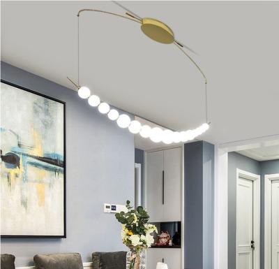 Cina Lampade a pendente in vetro lineare 32W 3000K Luce calda sfera di vetro bianca Lampada a pendente personalizzata in vendita