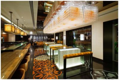 China Commercial Glass Extra Large Chandeliers Custom Lighting Fixtures 220V-240V /110V for sale