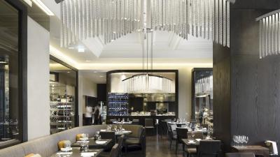 Cina Candelabri distintivi Candelabri personalizzati con una bella forma curva in vendita