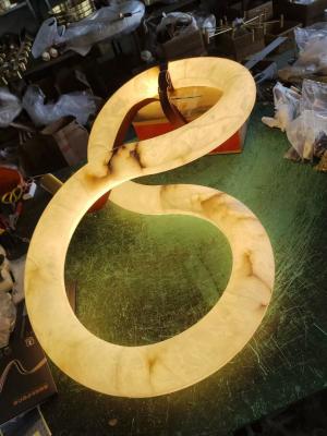 Cina Moderna figura otto forma design soggiorno cucina isola alabastro naturale spagnolo candelabro lampadari in vendita