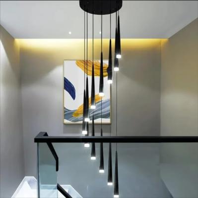 Cina Scala candelabro rotante conico nero LED Loft appartamento candelabro tubo candelabro lungo in vendita
