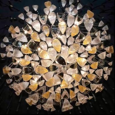 Cina Customized Hotel Lobby Cristallo lampadario moderno lusso Decorativo Large Glass Leaf Led Pendent Light in vendita