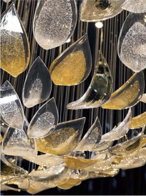 Cina Customized Hotel Lobby Cristallo lampadario moderno lusso Decorativo Large Glass Leaf Led Pendent Light in vendita