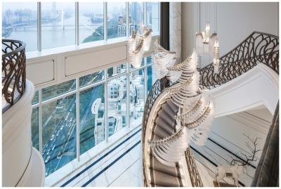 China Hotel Lobby Chandelier Angel Wings Wings Artistic Modeling Villa Pick Empty Hall Duplex Staircase Lamps for sale