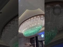Grootschalige commerciële kandelaars Luxe glazen kandelaar voor conferentiecentra