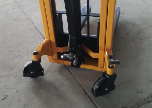 Mast Steel Manual Pallet Stacker Adjustable Forks With Integral Pump
