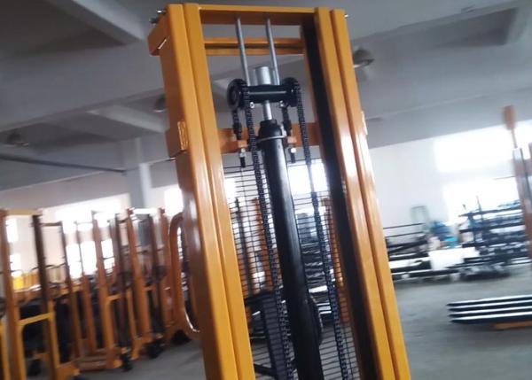 Mast Steel Manual Pallet Stacker Adjustable Forks With Integral Pump