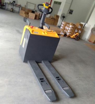 Cina Pneumatici elettrici dell'unità di elaborazione del camion di pallet della direzione leggera eccellente con il motore di azionamento verticale in vendita