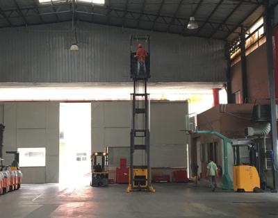 Cina Camion elettrico ad alto livello della raccoglitrice di ordine, carrello elevatore a forcale 24V 770AH di raccolto di ordine in vendita