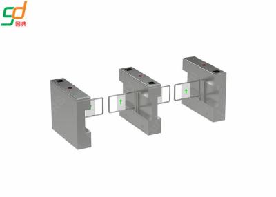 Cina Attraversi il portone di oscillazione automatico di Access, sistemi elettrici del cancello girevole di sicurezza in vendita