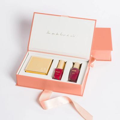 Cina Scatola d'imballaggio d'imballaggio cosmetica di lusso di logo delle scatole di pelle di cura del profumo su ordinazione dell'olio essenziale in vendita