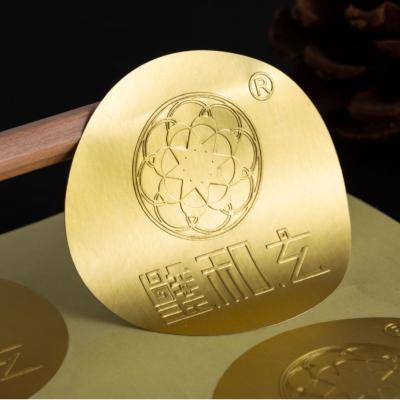 China Adesivos personalizados com impressão em foil dourado, etiquetas metálicas em relevo e adesivos metálicos personalizados à venda