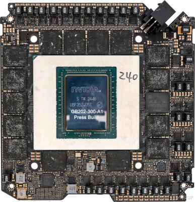 Cina RTX5090 Due NVIDIA GeForce RTX 5090 con 32 GB di VRAM GDDR7 in vendita