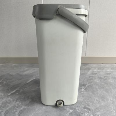 China Professional Home Cleaning Microfibre Flat Mop And Bucket Plastic Handle 4.5L for sale