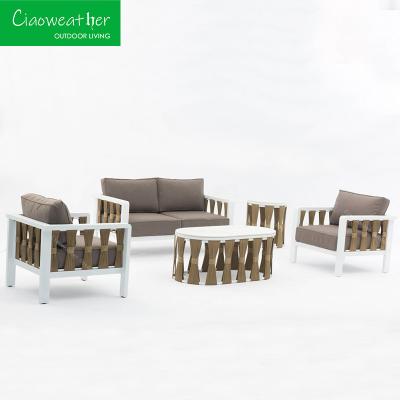 Cina Luxury Modern Design Outdoor Furniture Set Cornice in alluminio Divani da giardino con cuscino tappezzeria impermeabile in vendita