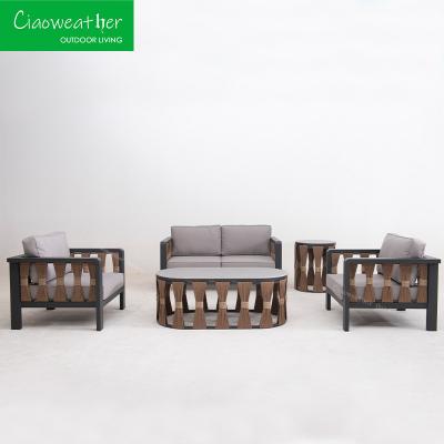 Cina Luxury Modern Design Outdoor Furniture Set Cornice in alluminio Divani da giardino con cuscino tappezzeria impermeabile in vendita