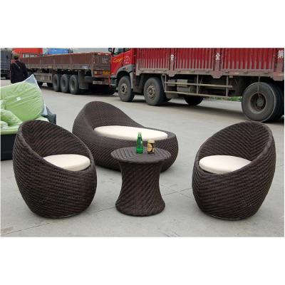 China Experience the Perfect Outdoor Lounging with Our 100% Handwoven Aluminum Frame Rattan Fabric Sun Lounger for sale