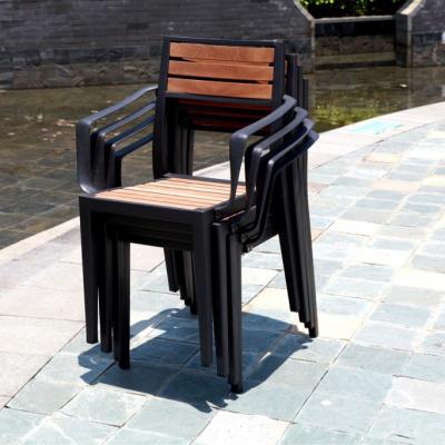 Cina Arredamento per esterni stile design moderno telaio in alluminio poltrona a braccio impilabile poltrona da giardino in legno in vendita