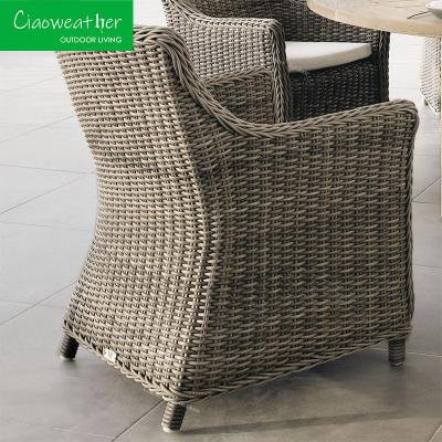 China Moderne buitenmeubelen Patio Rattan fauteuil Wicker Eetstoel met comfortabele kussens Te koop