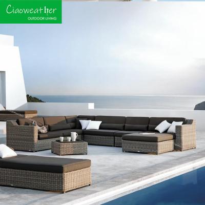 China Moderne buitenmeubelen Patio Rattan fauteuil Wicker Eetstoel met comfortabele kussens Te koop
