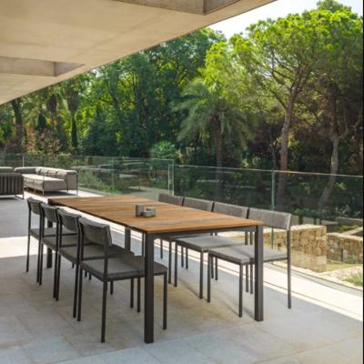 Cina Set di sedie in teak per patio esterno Tavolo e sedie in rotino grigio marrone in design moderno in vendita
