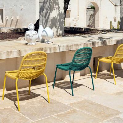 China Outdoor Balkon Patio Eetkamer Meubelen Modern Design Aluminium Tuin Bistro Metalen Stoelen Met Teak Armsteun Te koop