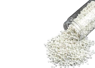 Cina Granuli composti di PVC modificato ad alto impatto e ad alto lucente per impianti di tubazione Granuli composti di UPVC per granuli di pellets PVC modificato per impianti di tubature in vendita