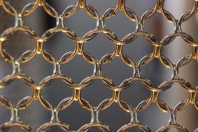 Cina Divisione della stanza delle tende della catena della perla intrecciata posta dell'acciaio inossidabile dell'anello del metallo in vendita