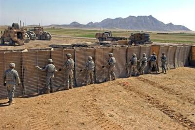 China Van het Netwerkhesco van mil Gabion van de de Zandzakkenomheining de het Bastionbarrière vult de Bescherming van het Muurleger Te koop