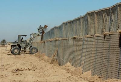 China Van het Netwerkhesco van mil Gabion van de de Zandzakkenomheining de het Bastionbarrière vult de Bescherming van het Muurleger Te koop