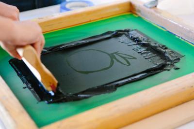 China 13'' X 100' Waterproof Inkjet Transparency Film For Silk Screen Printing Milky Clear A4 Te koop