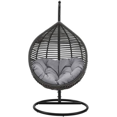 Cina Adorable traditional rattan chair with the handcrafted details of this material allow this piece to blend seamlessly with your outdoor decor. in vendita