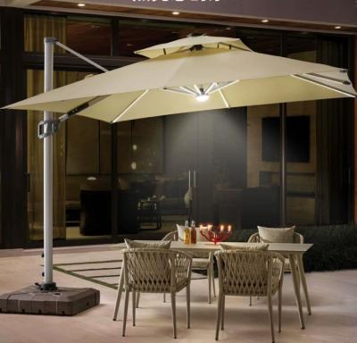Cina OEM Aluminum Frame Cantilever Patio Umbrella Con Bianco Luci LED in vendita