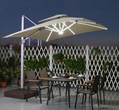 Cina OEM Aluminum Frame Cantilever Patio Umbrella Con Bianco Luci LED in vendita