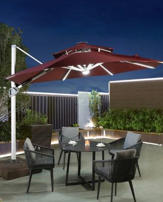 Cina OEM Aluminum Frame Cantilever Patio Umbrella Con Bianco Luci LED in vendita