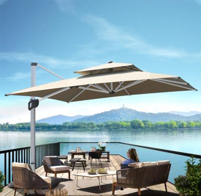 Cina OEM Aluminum Frame Cantilever Patio Umbrella Con Bianco Luci LED in vendita