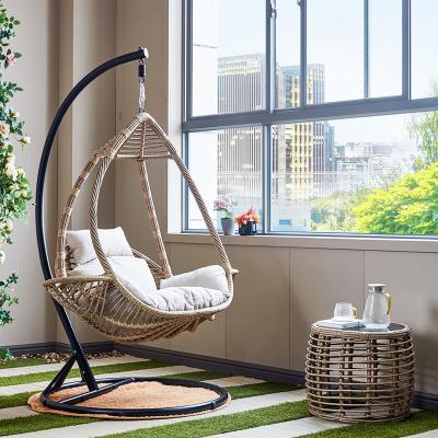 Cina Ingrosso Popolare Wicker Patio Outdoor Metal Rattan Basket Egg Hanging Chair in vendita