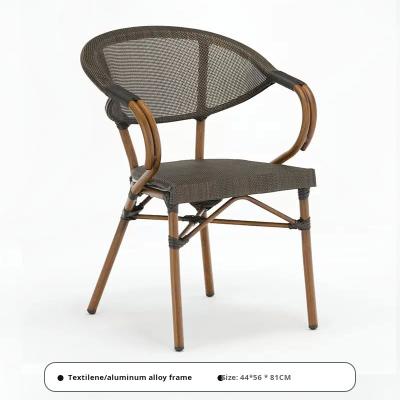 Cina Tavolo da pranzo all'aperto e sedie impilabili Set di design moderno Ristorante Tavolo da caffè in rattan PE in vendita