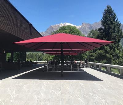 Cina Outdoor Commercial 5M 6M 7M Square Garden Parasol Umbrella With LED Lights in vendita