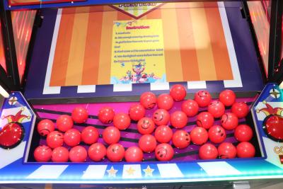 中国 狂気の道化師の買戻しのアーケードは14か月の子供のための2プレーヤーを保証機械で造ります 販売のため