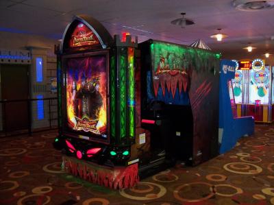 中国 350W暗い射撃のゲーム・マシンの後で刺激する硬貨によって作動させるアーケード機械 販売のため