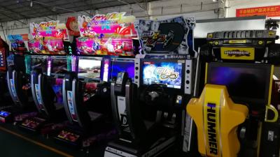 中国 32人のLCDの双生児のアーケード車のゲーム・マシン、1台- 2台のプレーヤーのお金のアーケード機械 販売のため