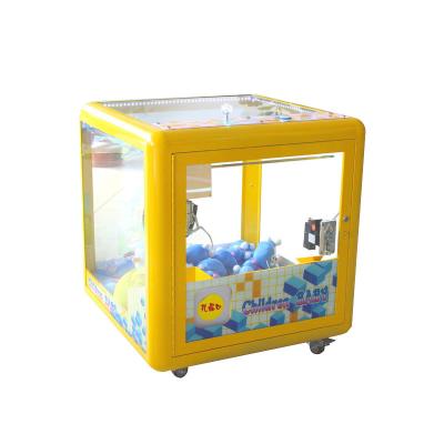 中国 小型立方体のギフトの自動販売機のおもちゃクレーン+アーケードの立方体の爪75KGの重量 販売のため