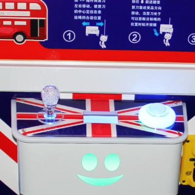 Cina I bambini dell'interno giocano la macchina del gioco di estinzione della gru/la macchina premiata del gioco forbici di taglio in vendita