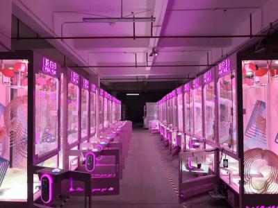 Cina Distributore automatico di lusso del regalo dell'artiglio della gru del cubo con 12 mesi di garanzia in vendita