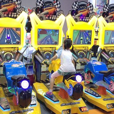 Cina 1 simulatore a gettoni del giocatore che conduce automobile video Moto che corre la macchina di videogioco arcade in vendita