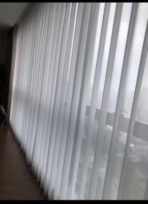 Cina Tende oscuranti antivento oscuranti di colore chiaro Tende a rullo motorizzate 100% poliestere in vendita